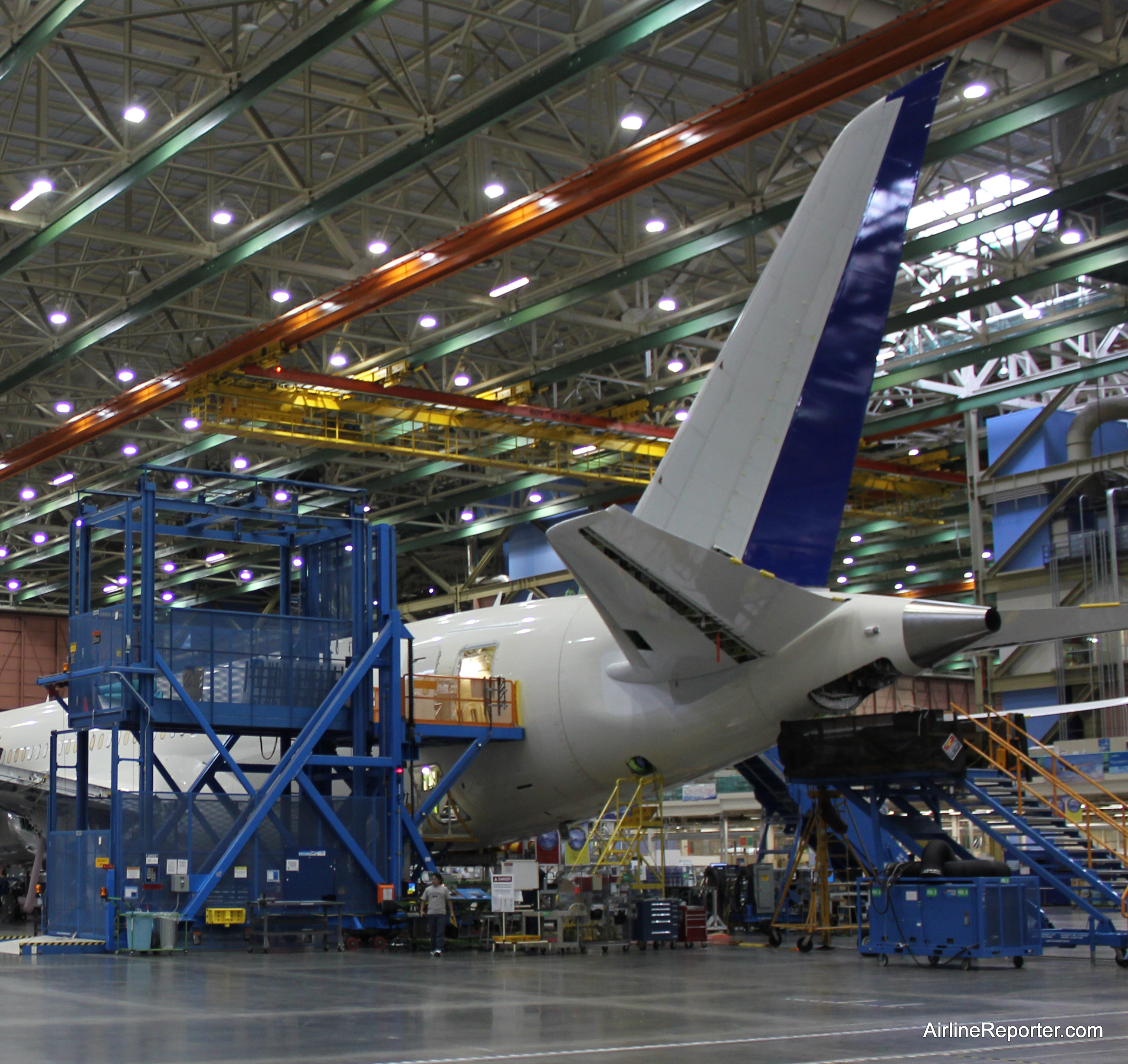 UA's First 787: Odd Rudder Color? - Airliners.net