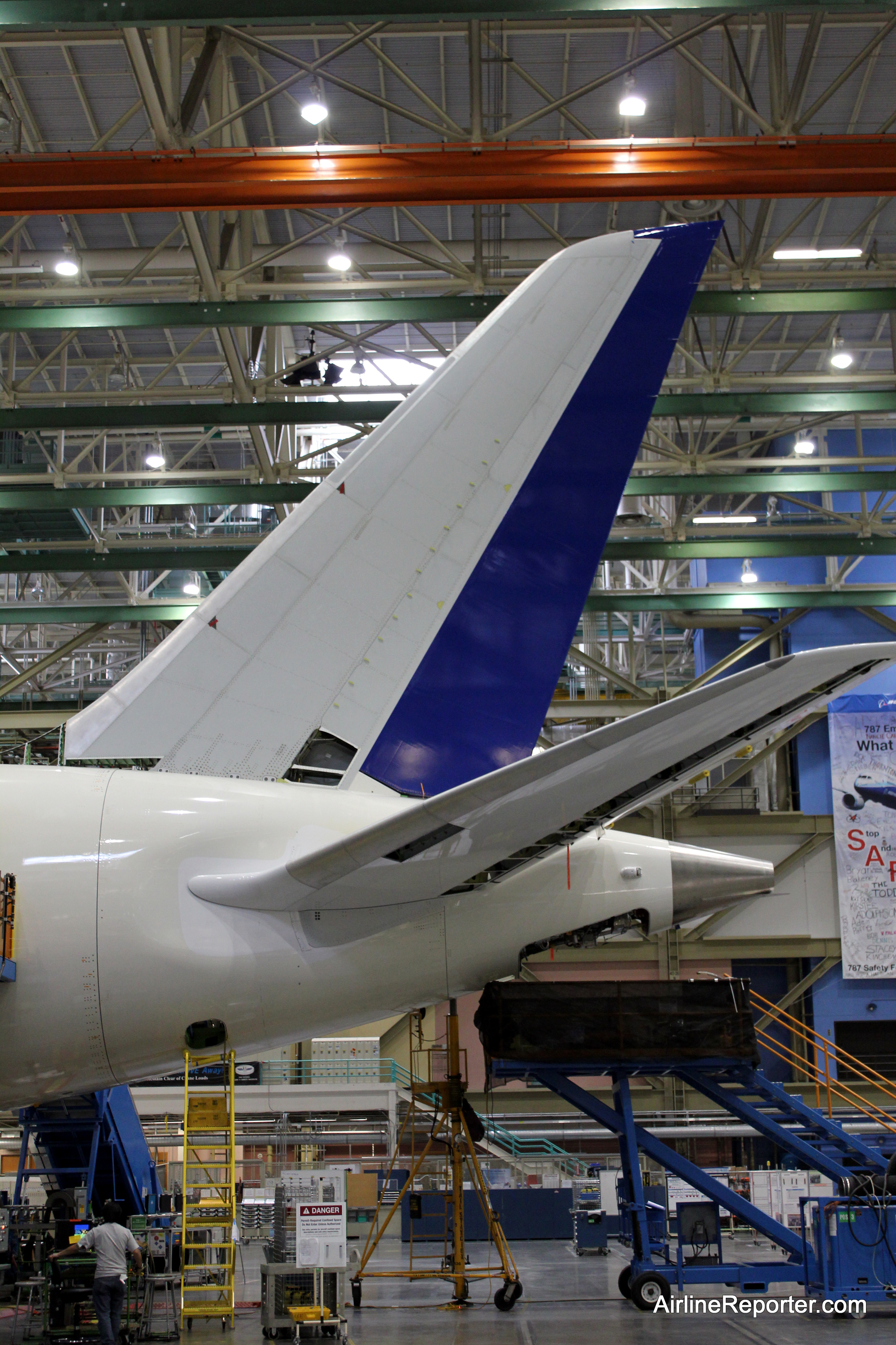 UA's First 787: Odd Rudder Color? - Airliners.net