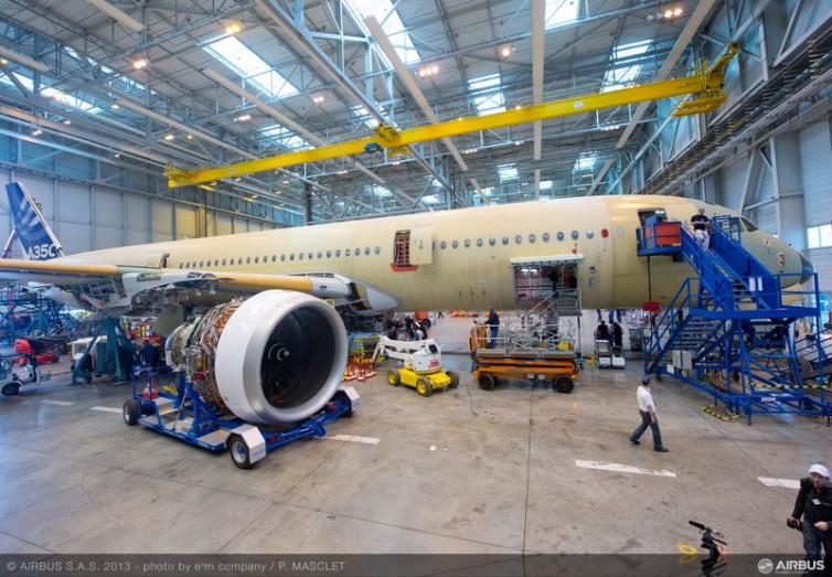 A350_XWB_Trent_Engine_mounting4 : AirlineReporter