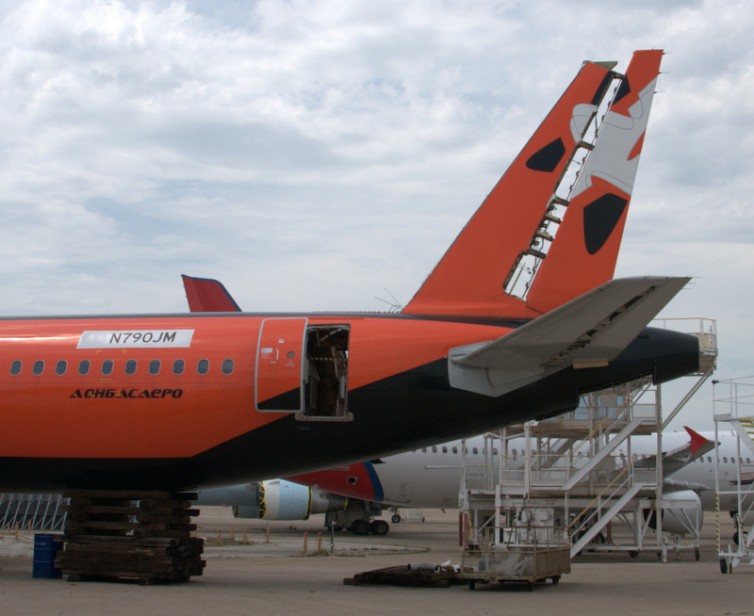 Lost Airline Livery: An Orange Donbassaero Airbus A320 Gets Parted ...