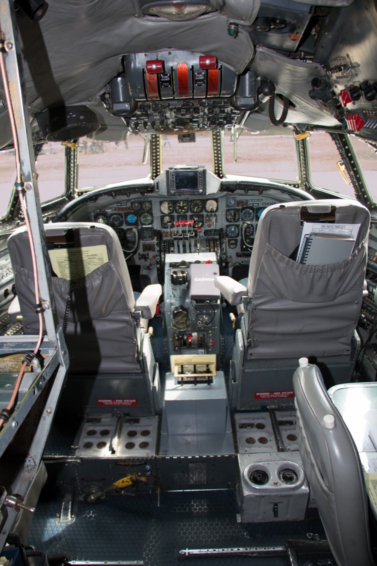 sat-connie-cockpit : AirlineReporter
