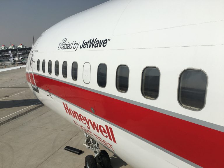 Touring the Honeywell Boeing 757 Testbed at MEBAA in Dubai ...