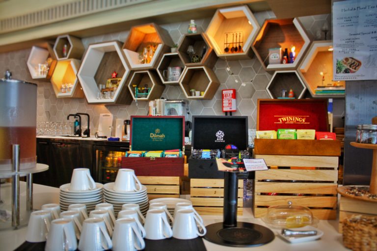 Photo Review: Hong Kong Airlines’ Club Autus Lounge : AirlineReporter