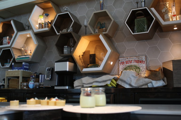 Photo Review: Hong Kong Airlines’ Club Autus Lounge : AirlineReporter