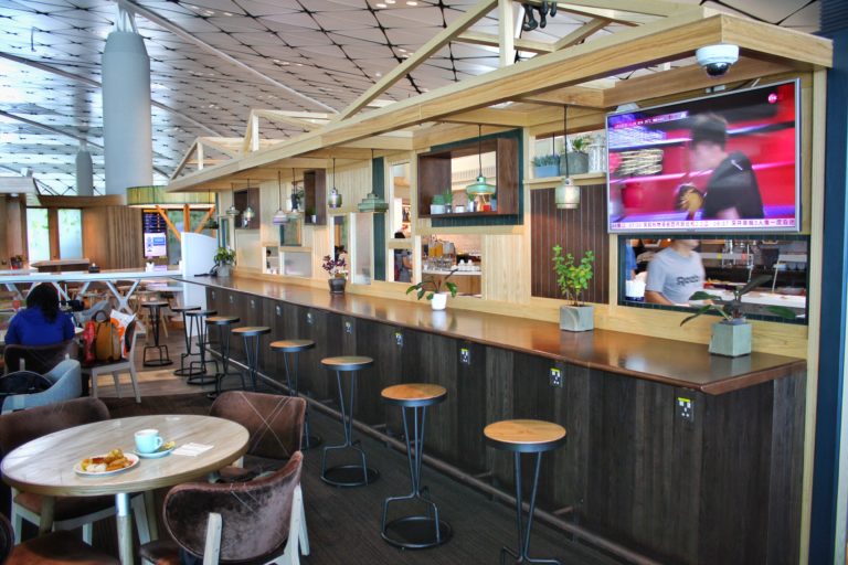 Photo Review: Hong Kong Airlines’ Club Autus Lounge : AirlineReporter