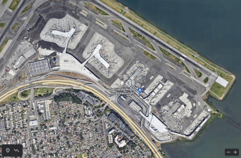 LaGuardia’s Skybridges are Great for Planespotting : AirlineReporter