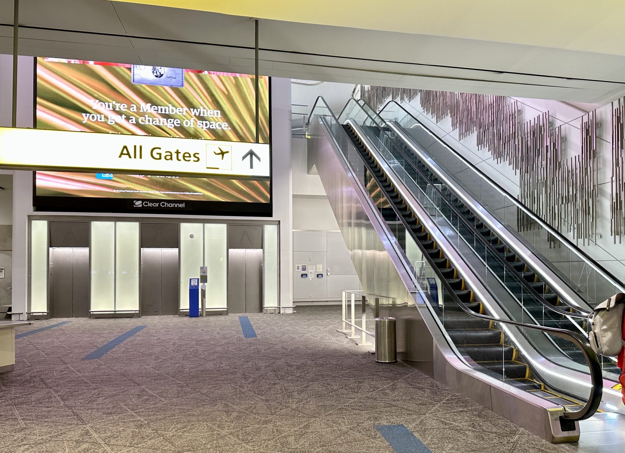 LaGuardia’s Skybridges are Great for Planespotting : AirlineReporter