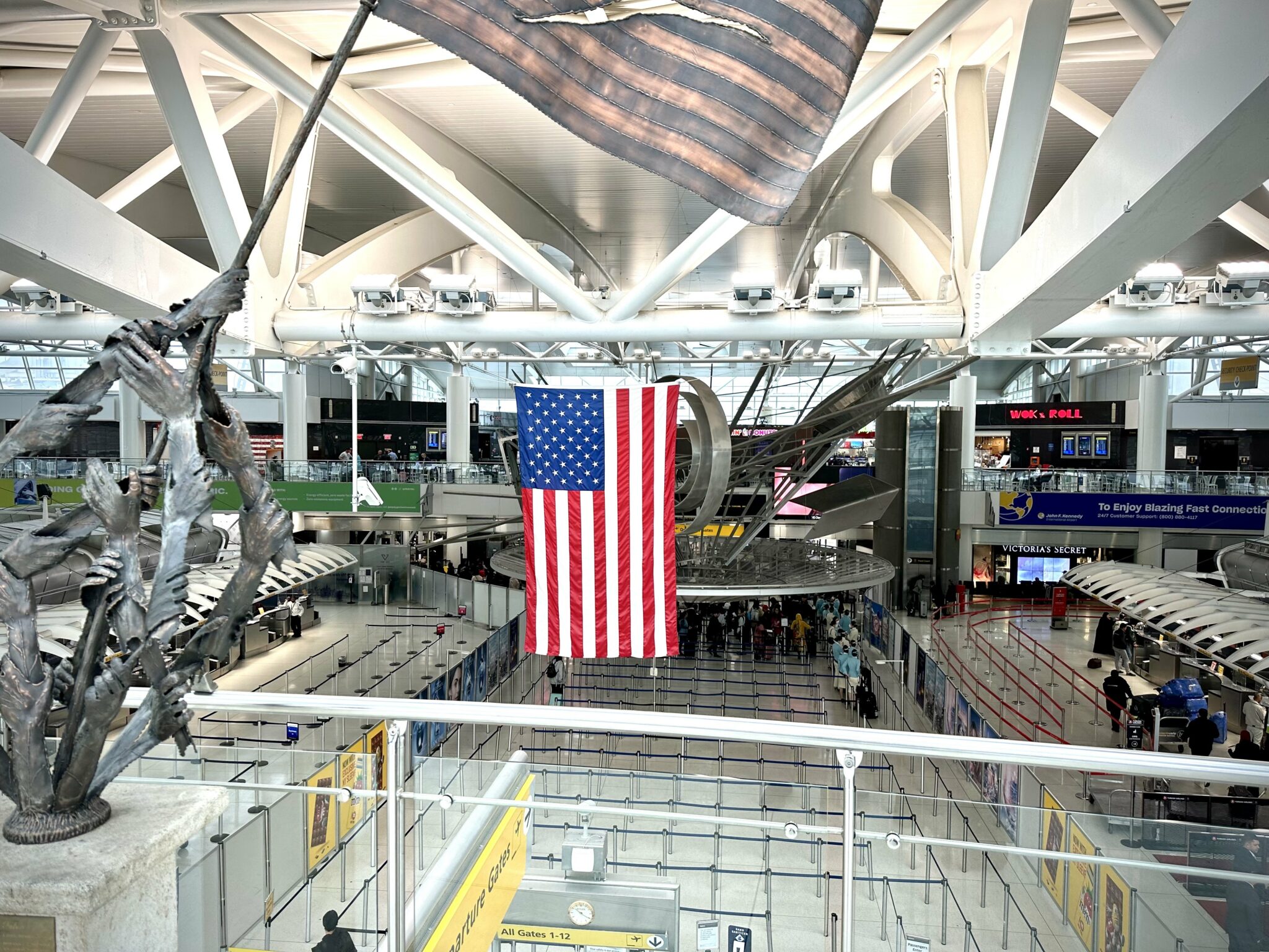 JAL’s 777-300ER Business Class, New York to Tokyo : AirlineReporter