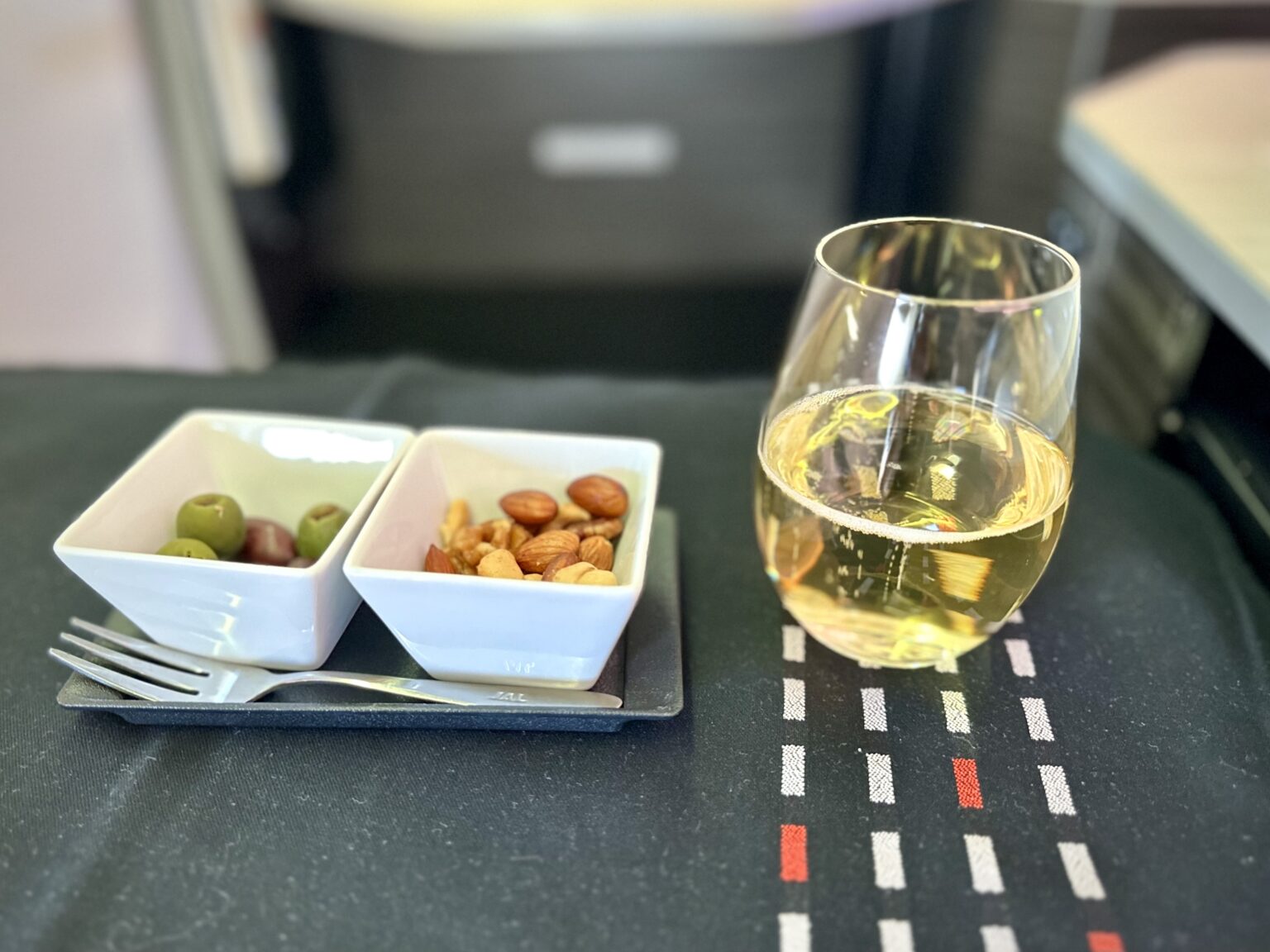 JAL’s 777-300ER Business Class, New York to Tokyo : AirlineReporter