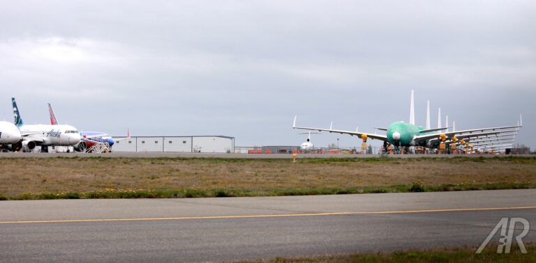 PHOTOS: Hanging Around Paine Field : AirlineReporter