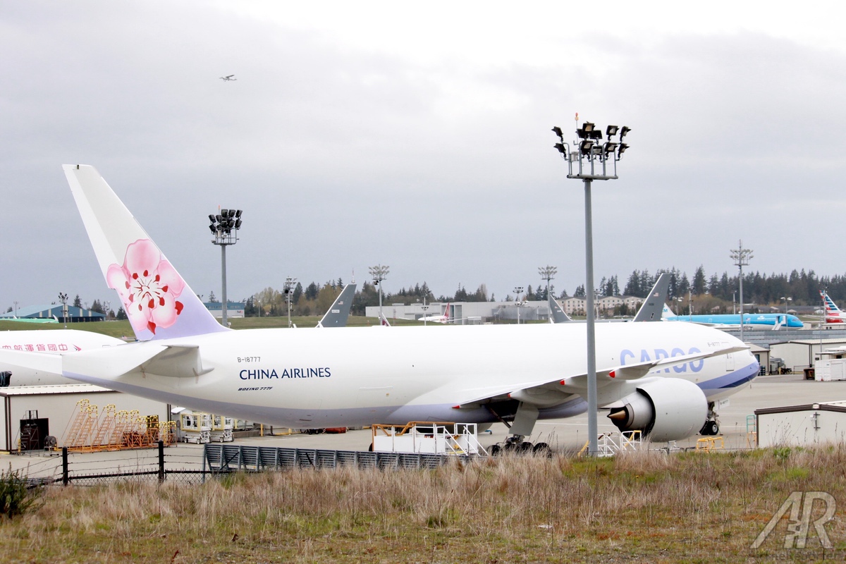 PHOTOS: Hanging Around Paine Field : AirlineReporter