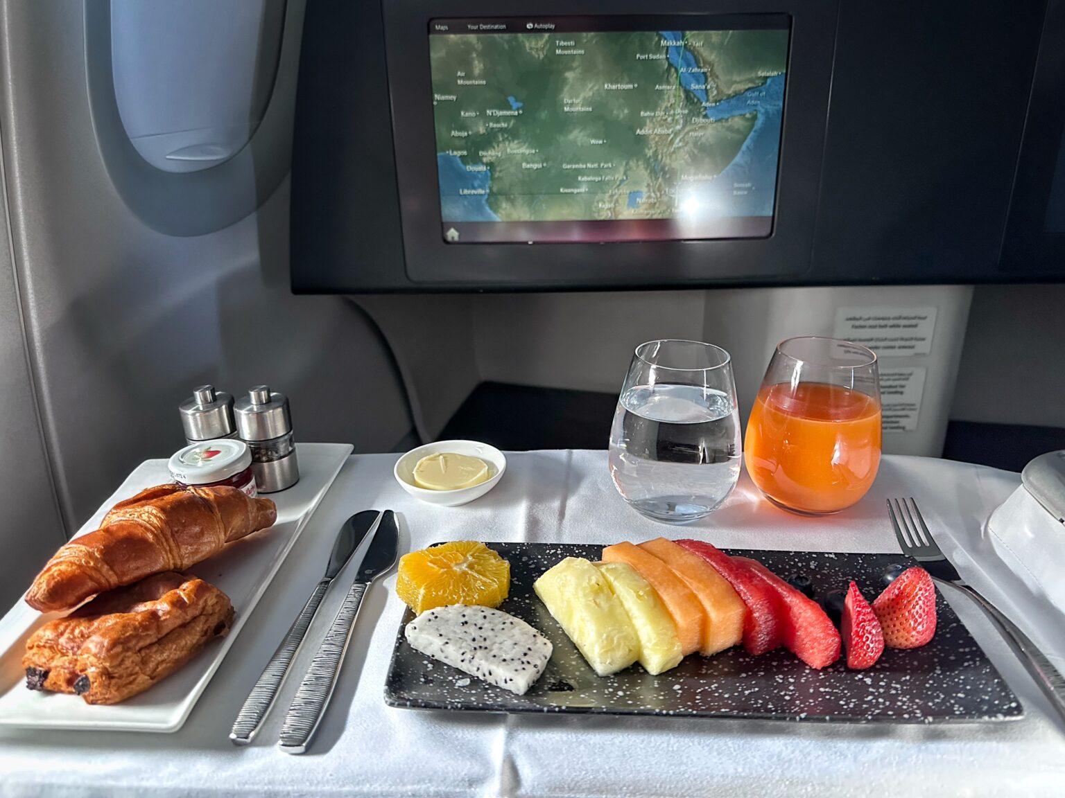 Qatar Airways A320 Business Class: Photo Report & Review : AirlineReporter